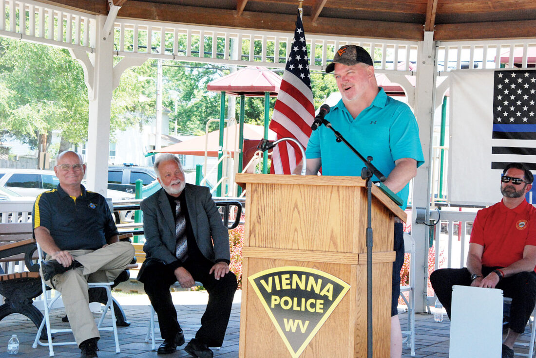 Honoring ‘The Chief’: Vienna, law enforcement laud late Police Chief ...